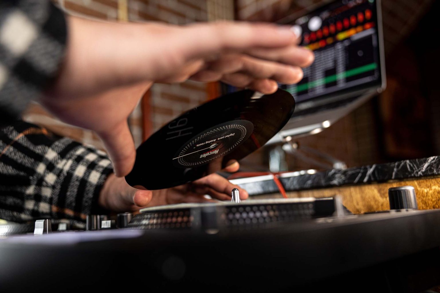 Hercules DJControl Inpulse T7: Hercules Takes on Vinyl with Its Most ...