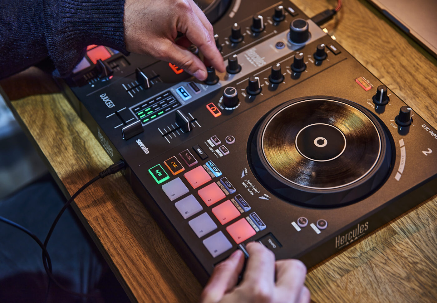 The basics of beatmatching: syncing two tracks for a perfect mix - Hercules