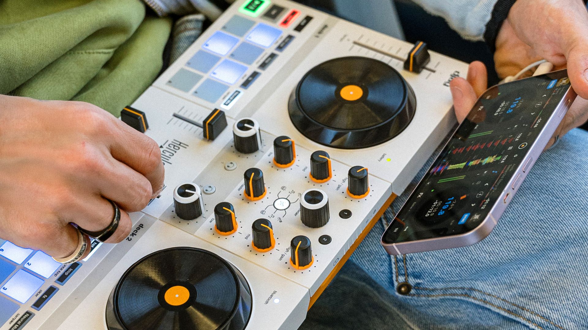 Bluetooth audio latency, and why it matters for DJs - Hercules